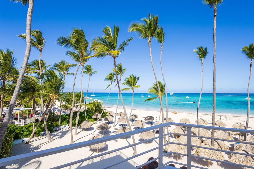 Oceanfront Apartment with a Million Dollar View - Right on the Beach ...